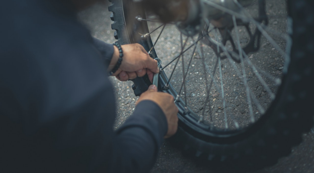 How to fix a rusty bike chain? When to lubricate or replace?